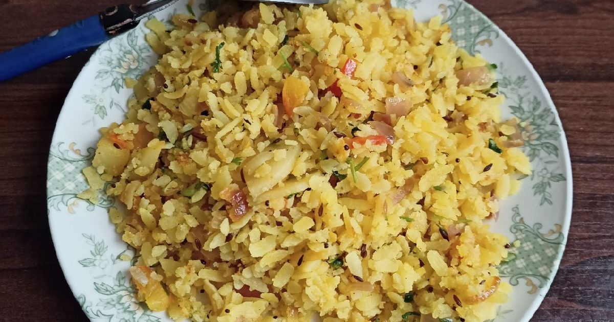Simple Aloo Poha Recipe by Anupama - Cookpad