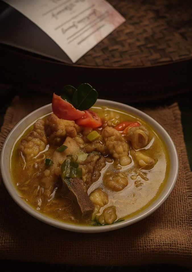 Resep Soto Koyor Sapi Bumbu Kuning Khas Lamongan oleh Nunu Ulfah - Cookpad