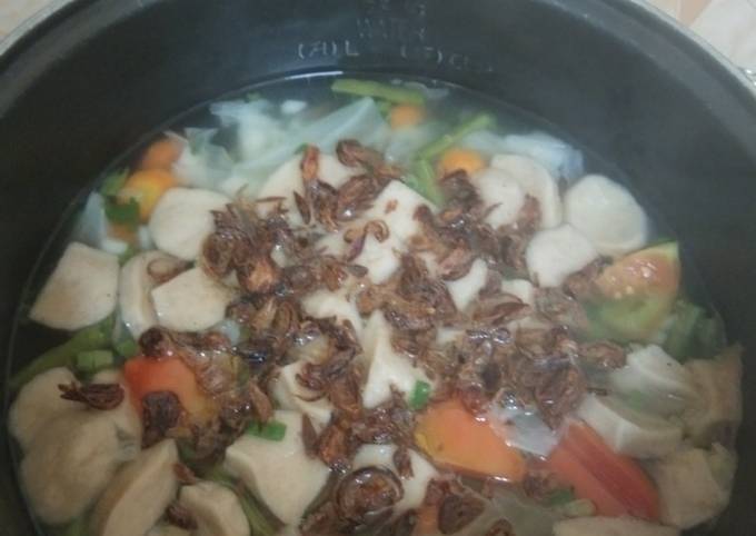 Resep Sayur sop bakso simple oleh riri.... - Cookpad