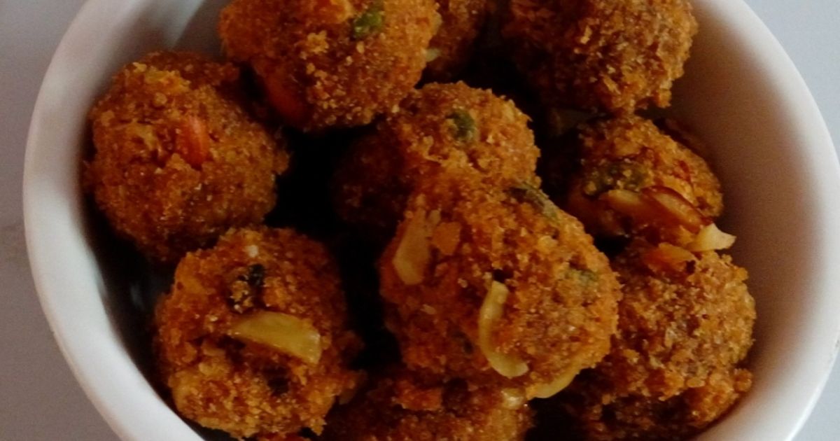 Gur Coconut Dry Fruits Laddu Recipe by Polly Basu - Cookpad