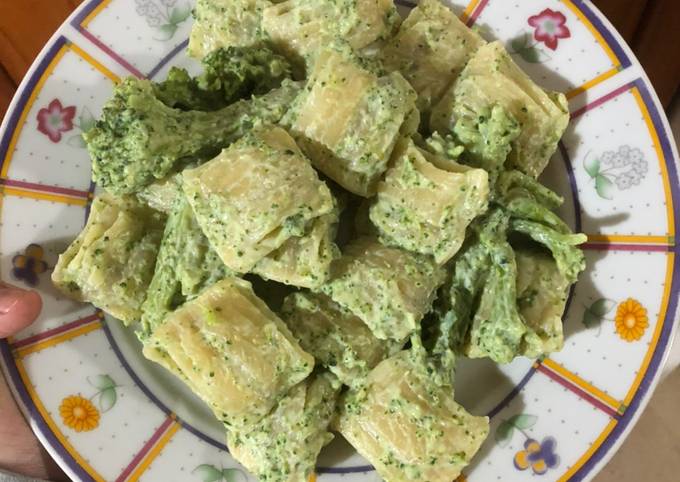 Fideos con brócoli Receta de Yanella Guevara- Cookpad