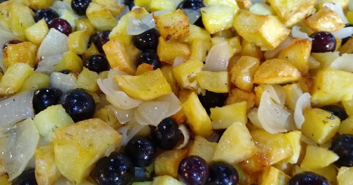 Papas doradas con uvas y cebolla Receta de Kele- Cookpad