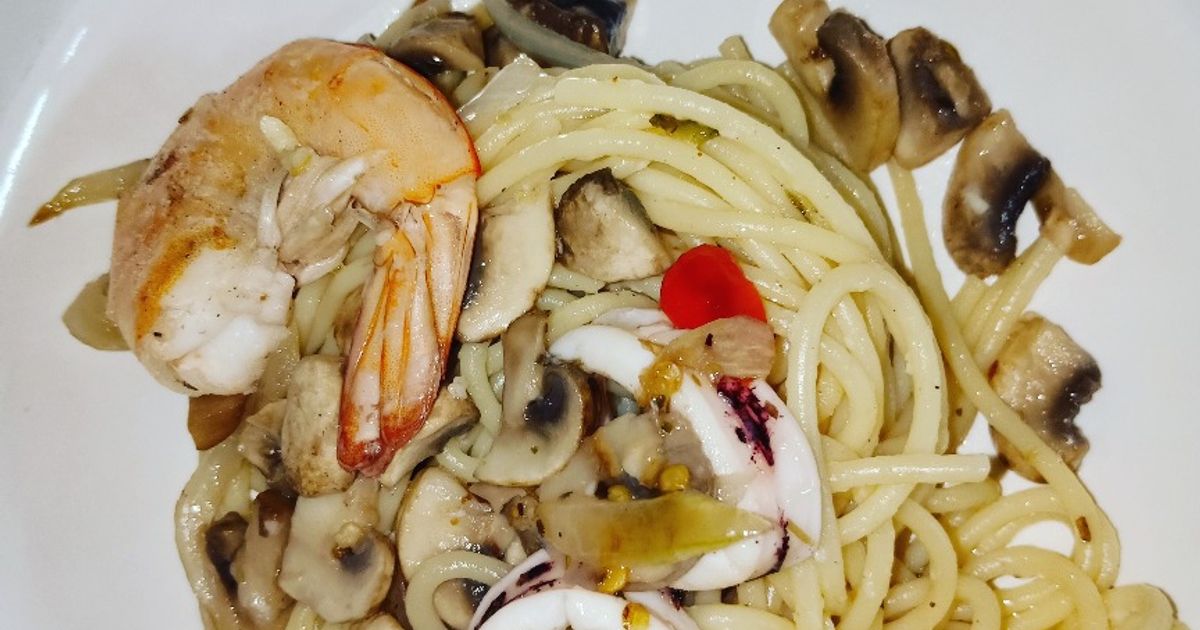 Resep spaghetti aglio olio restoran rumahan enak dan mudah - Cookpad
