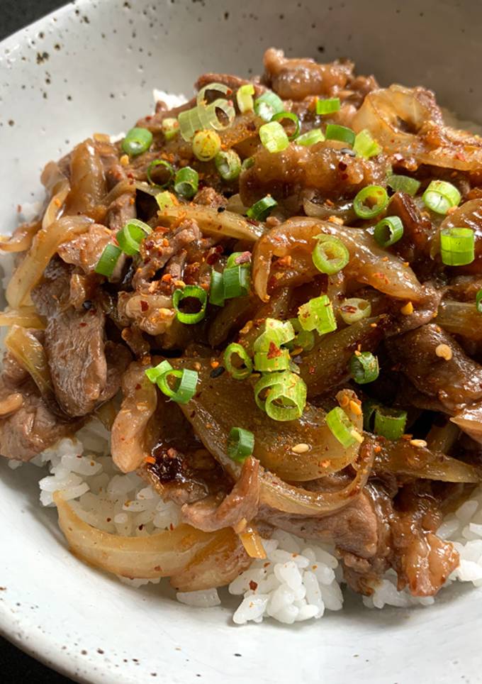 Quick & Easy Beef Rice Bowl Recipe by Hiroko Liston - Cookpad