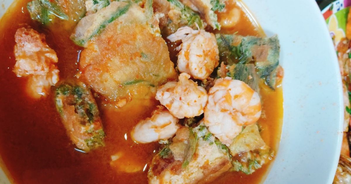 Sour Curry With Acacia Omelet And Shrimp (Kaeng Som Cha Om Goong ...