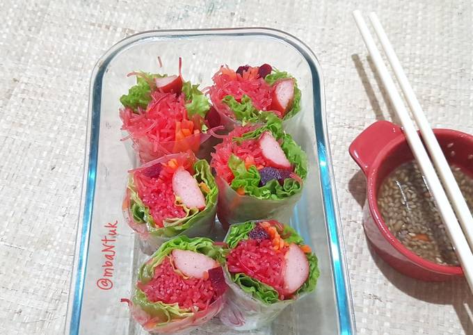 Resep Bihun Merah Salad Roll (pakai buah bit) oleh Tituk SK - Cookpad