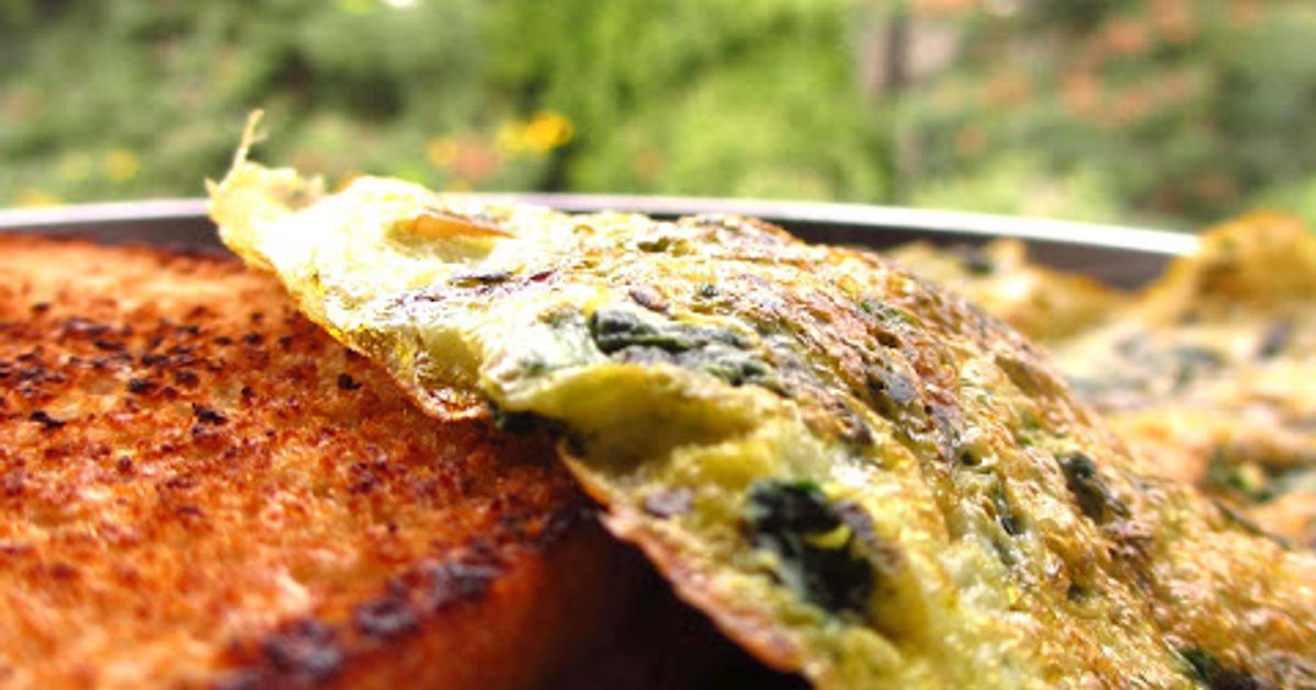 Egg White Omelette With Spinach And Burnt Garlic Recipe by Gauri Shirke ...