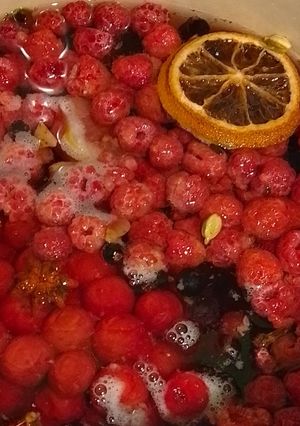 Компот пряний із заморожених ягід та вишні - покроковий рецепт з фото ...