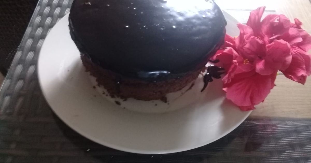 Molten Chocolate Cake Recipe by Madhvi Meetoo - Cookpad