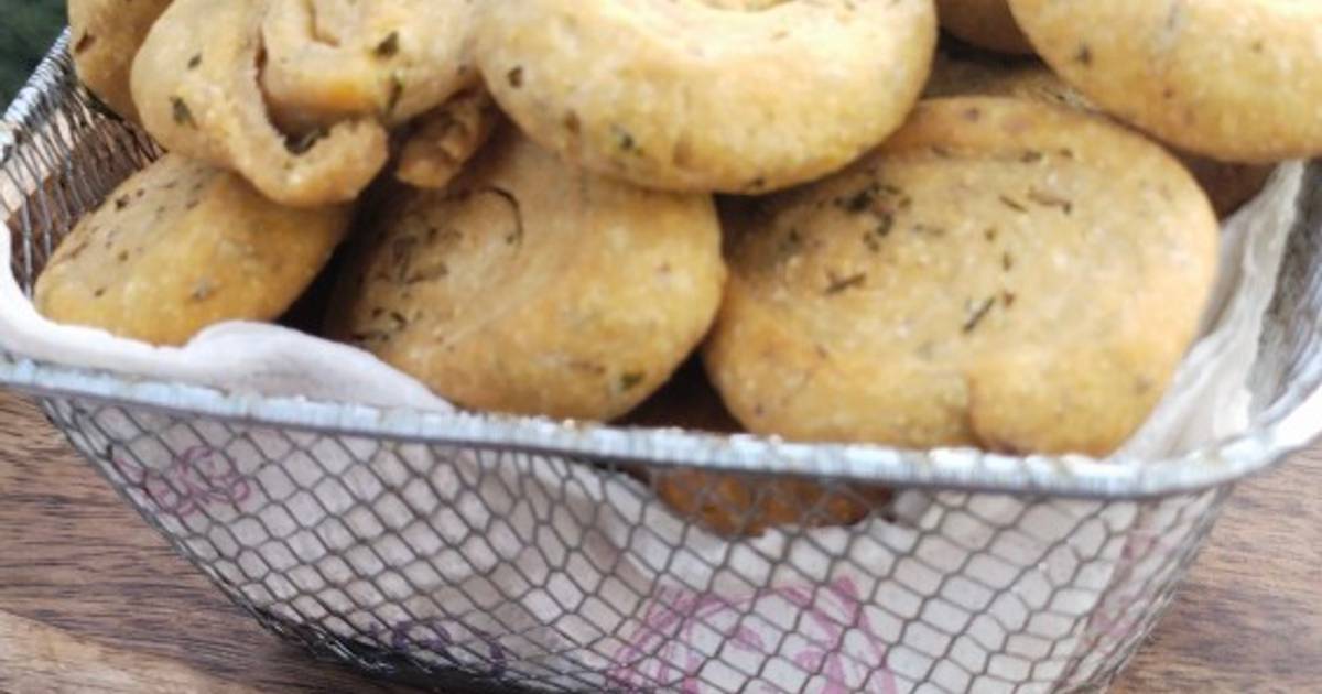 Kasuri methi mathri Recipe by Anupama Chaudhary - Cookpad