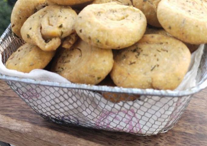 Kasuri methi mathri Recipe by Anupama Chaudhary - Cookpad