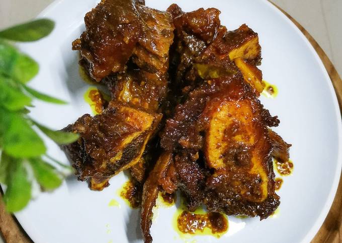 Resep Iga Masak Kecap oleh Rhee - Cookpad