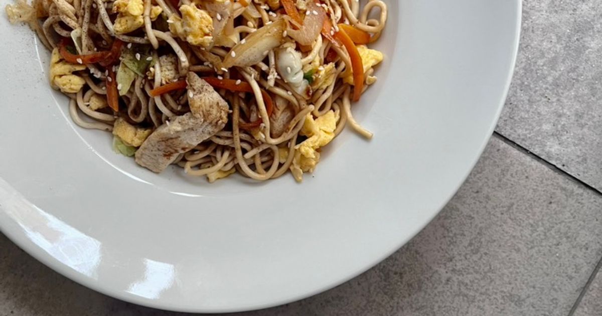 Noodles με κοτόπουλο και λαχανικά. 🍜 Συνταγή από τον/την Αναστασια ...