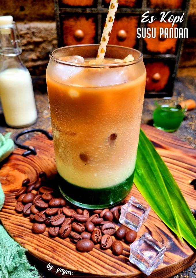 Resep Es kopi susu pandan oleh Yayak W - Cookpad