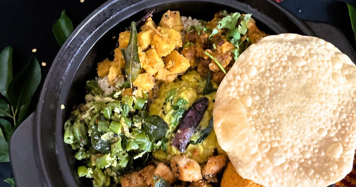 Chatti Choru (Traditional Kerala Style Meal Served In A Clay Pot ...