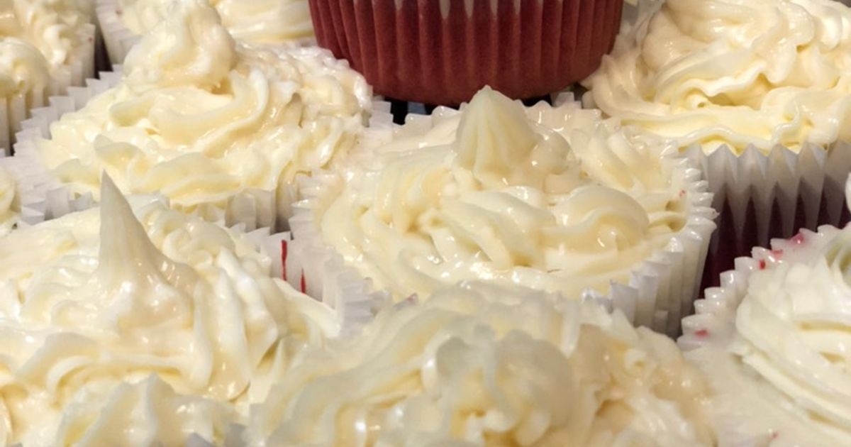 Magnolia Bakery Inspired Red Velvet Cupcakes With Cream Cheese Frosting ...