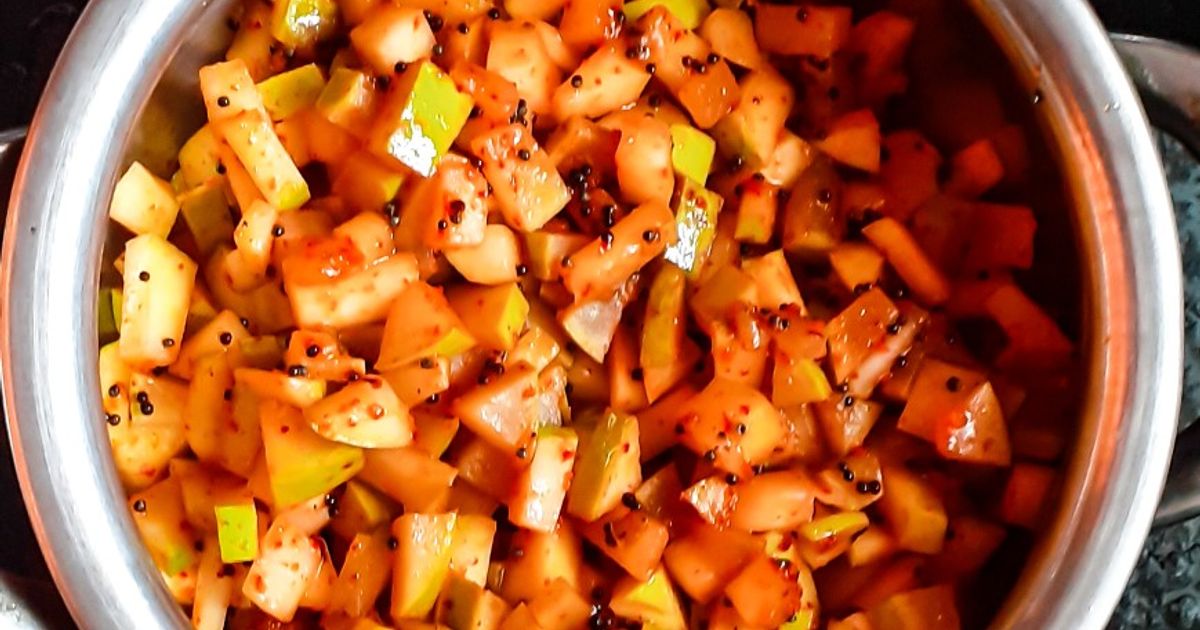 Raw Mango Pickle Recipe by Hari Priya - Cookpad