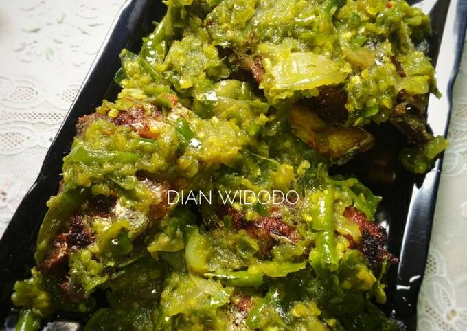 Resep Ikan Goreng Cabe Ijo oleh Dian Widodo - Cookpad