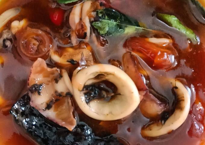 Resep Cumi kuah pedas asam manis oleh Desty Yuliani - Cookpad
