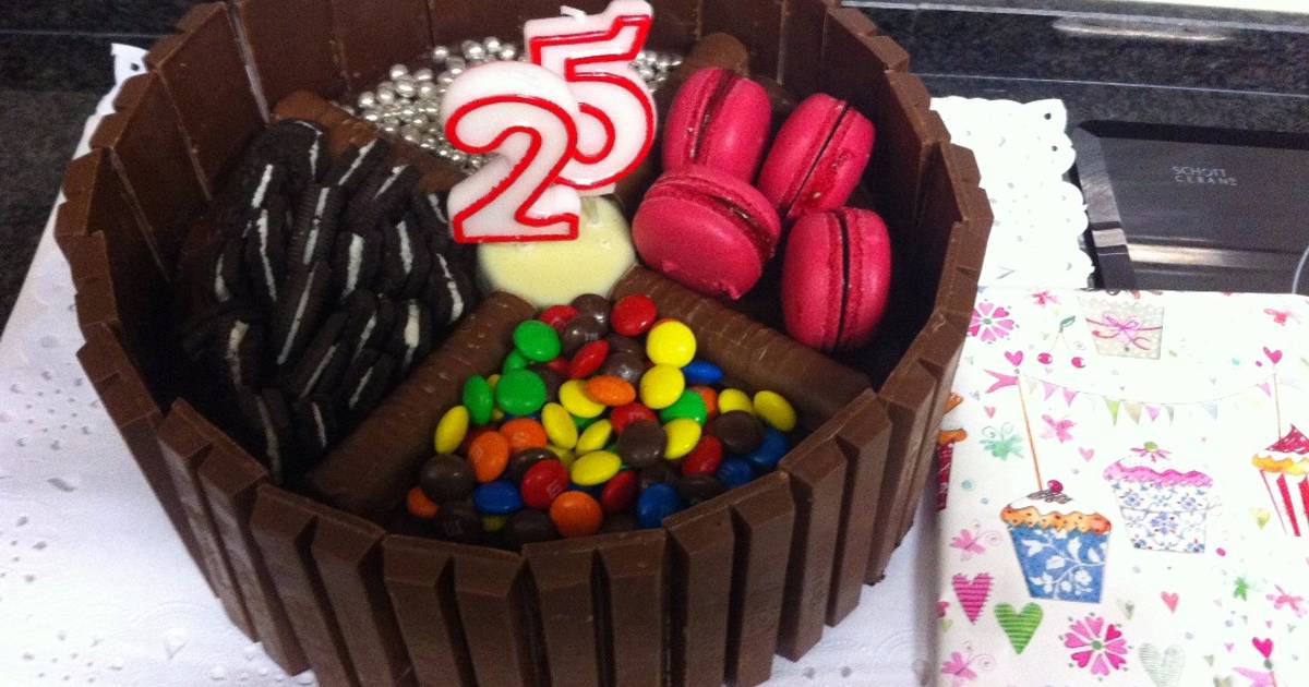 Kit Kat Cake - Pastel de aniversario Receta de Cocina fácil con Cukitcake