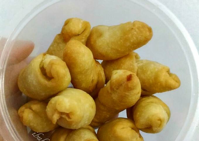 Resep Molen Pisang Mini oleh Fathma Romadloniyah - Cookpad