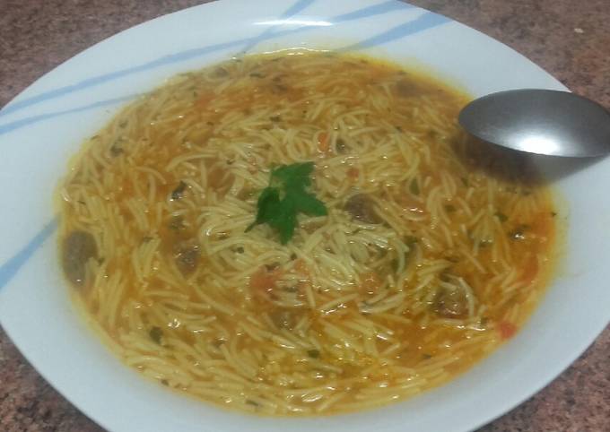 Sopa rica y rápida de fideos / comida de Marruecos Receta de Comida de ...