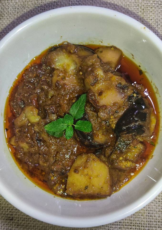 Masala Baingan Aloo Recipe by Bushra Mazhar - Cookpad