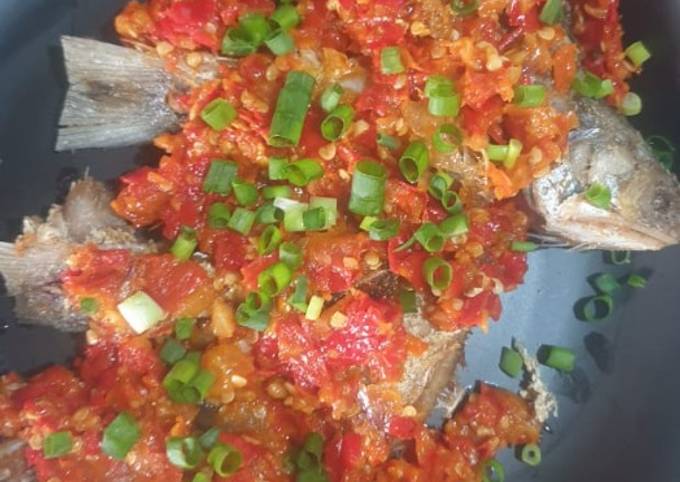 Resep Ikan sambel simpel oleh Ni Putu Gabriela - Cookpad