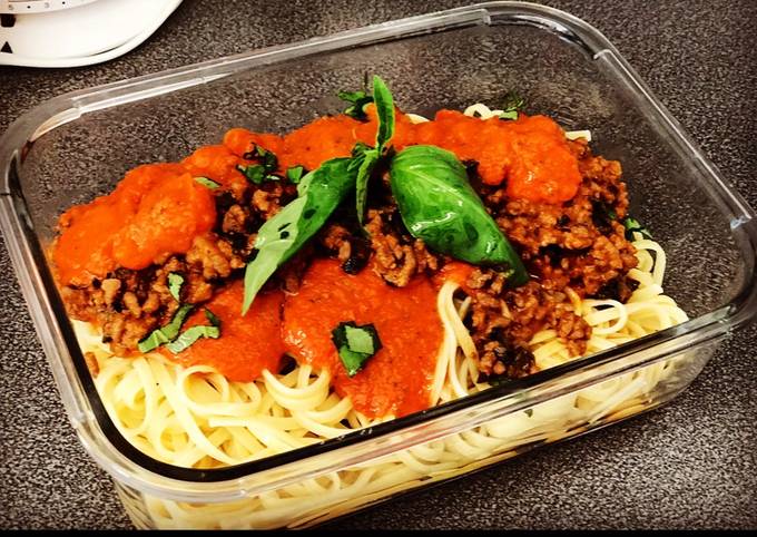 Batch cooking: tallarines con salsa casera de tomate, bolognesa con ...