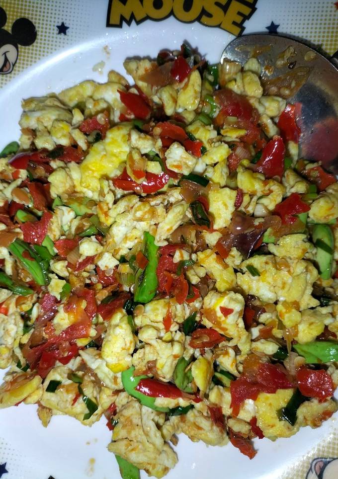 Resep Orak Arik Telur Pete Pedas oleh Lathifah Mulyawati - Cookpad