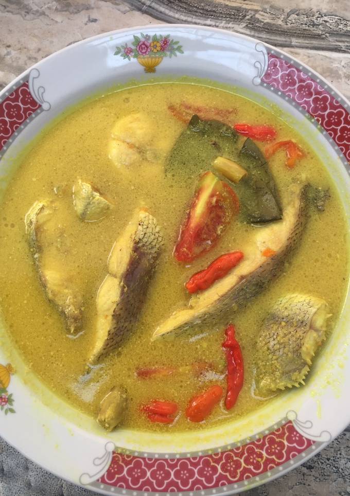 Resep Ikan Kakap Putih Kuah Kuning oleh Ulfa Ula Aulia - Cookpad