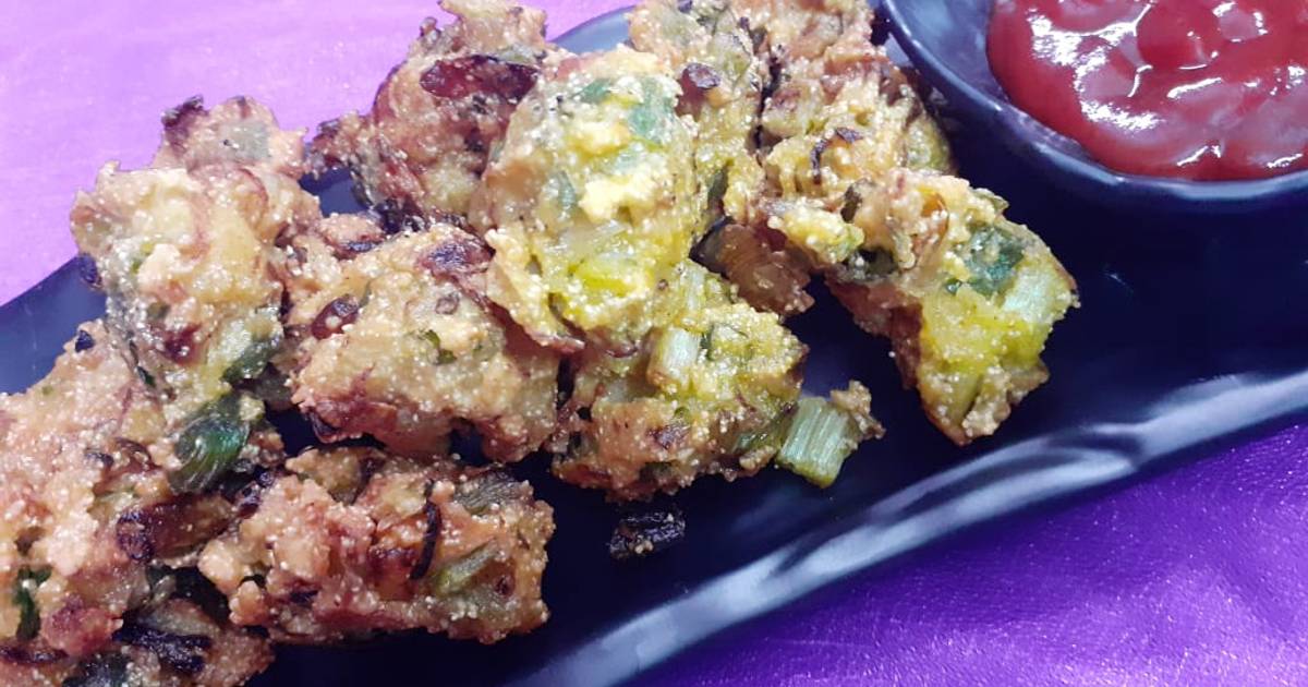 Spring Onion Pakoda Recipe by Chef Tripti Saxena - Cookpad