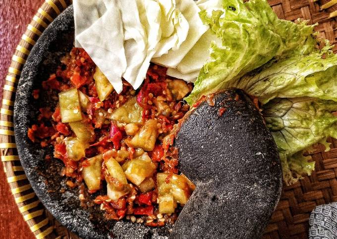 Resep Sambal Terasi Tomat Ijo oleh Nay's Kitchen - Cookpad