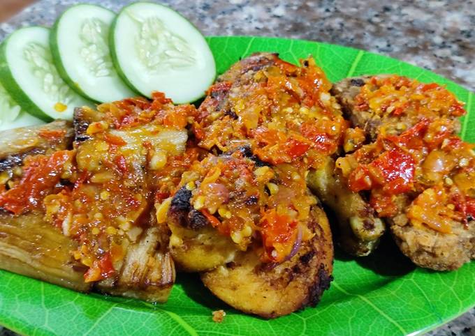 Resep Ayam Tempe Terong Penyet oleh Deta Almira - Cookpad