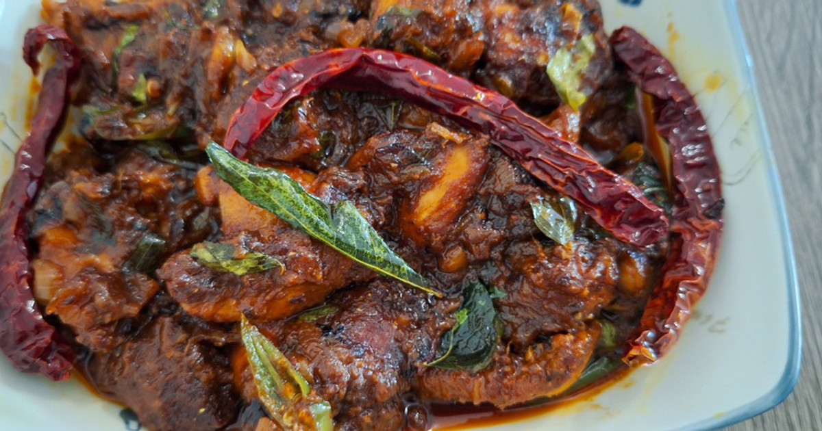 Spicy Chicken Curry Recipe by Anjana Balakrishnan - Cookpad