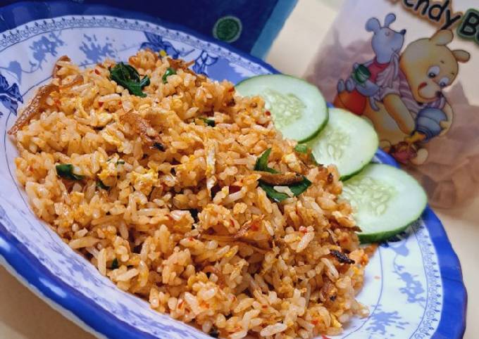 Resep Nasgor ikan bilis bumbu uleg oleh Rara Panda 🐼 - Cookpad
