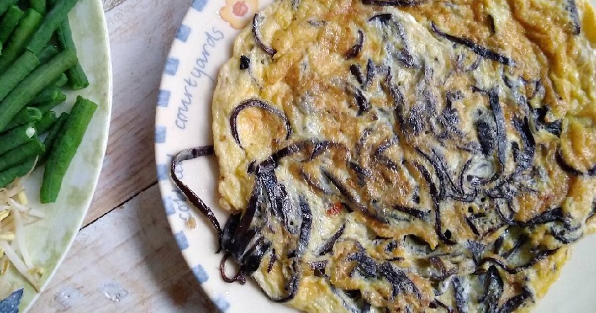 Resep Telur dadar jamur kuping oleh leelhaaprillia - Cookpad