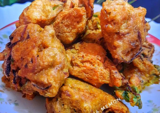 Crispy crunchy alu k pakore Recipe by Farzana Memon - Cookpad