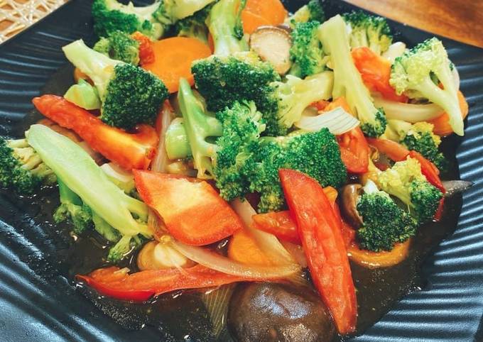 Cách Làm Món Rau củ xào theo mùa của Nguyễn Thu Trang - Cookpad