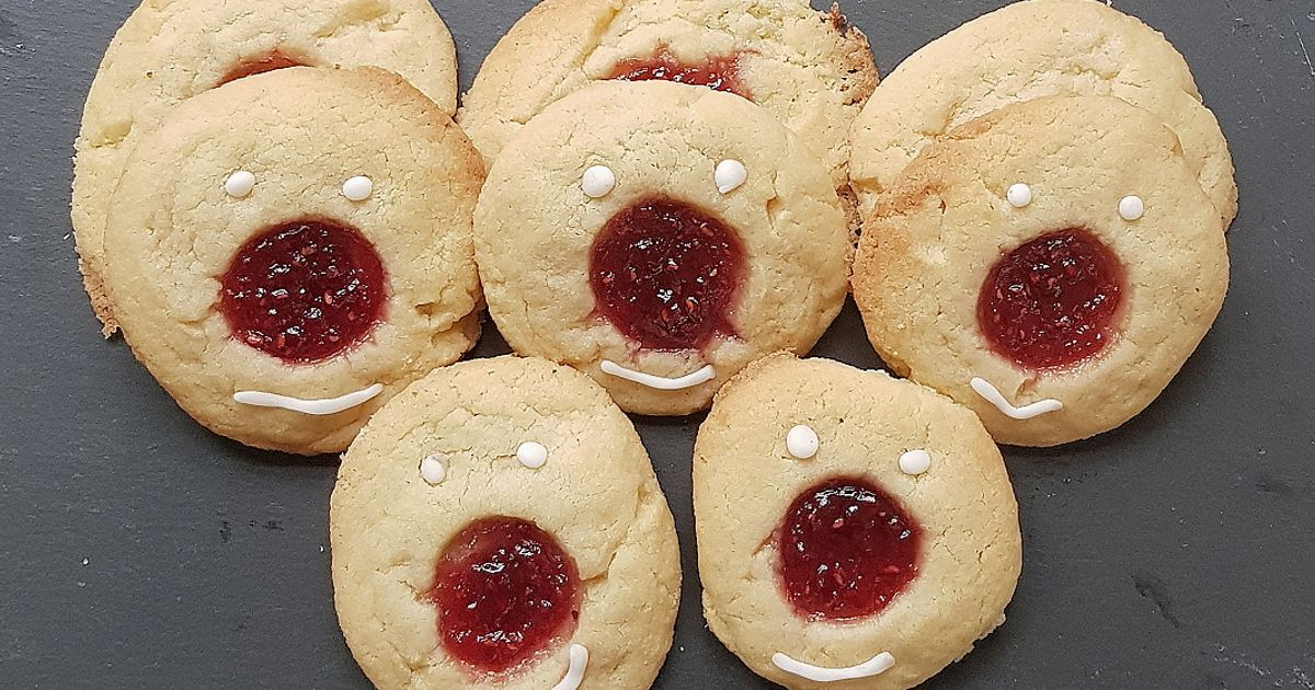 Red Nose Day Biscuits Recipe by The Fuss Free Foodie - Cookpad