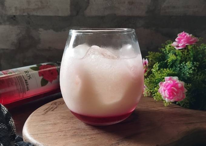 Resep Es Sirup Rose Yakult oleh Widjie Astuti - Cookpad