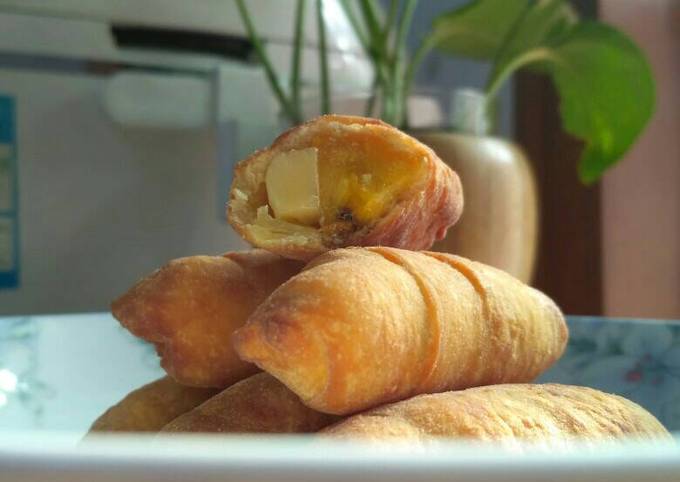 Resep Molen Pisang Keju Mini oleh Lika Kurnia Asri - Cookpad