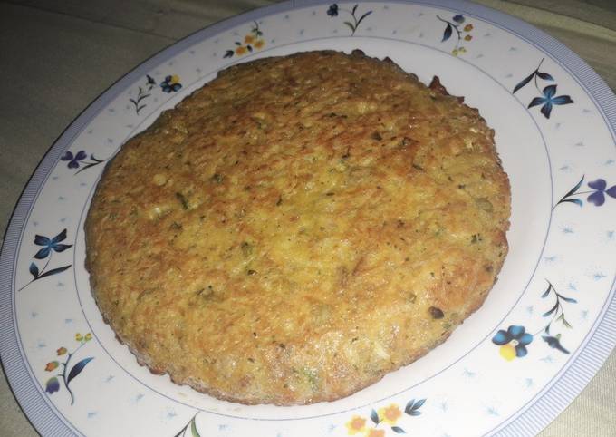 Tortilla de papa rallada y arvejas Receta de Ayelen Moris- Cookpad