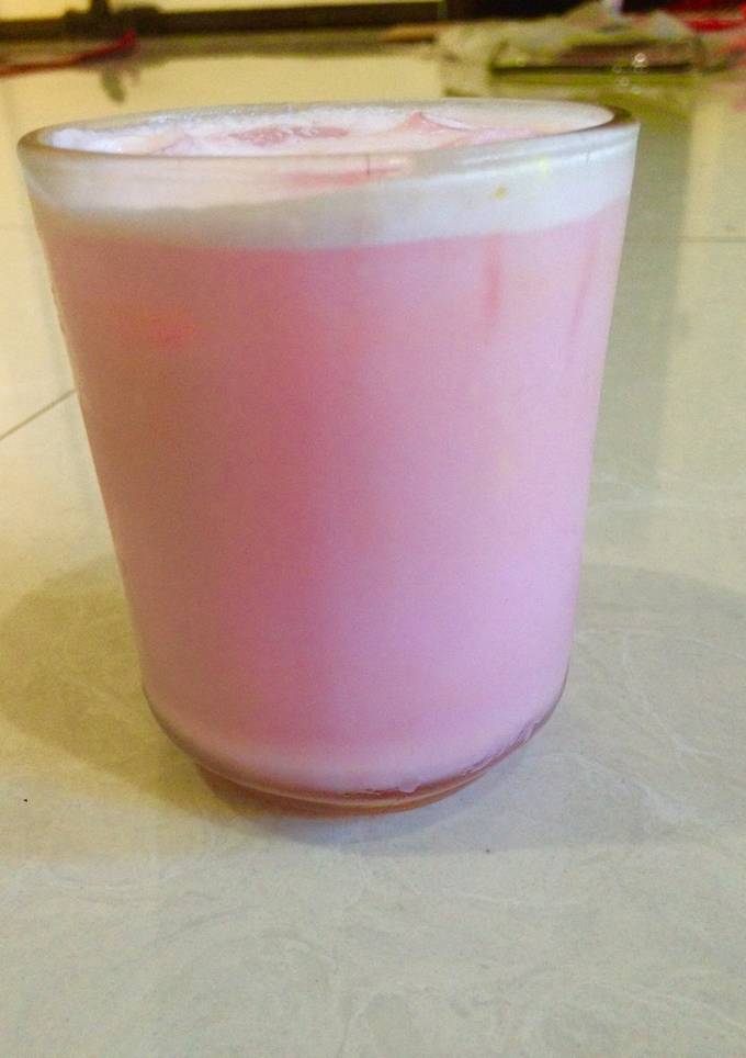 Resep Minuman pink ala richeese factory oleh Maddox - Cookpad
