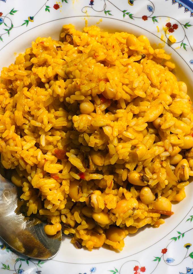 Jallop din Shinkafa da Wake girki daga Aisha Magama - Cookpad