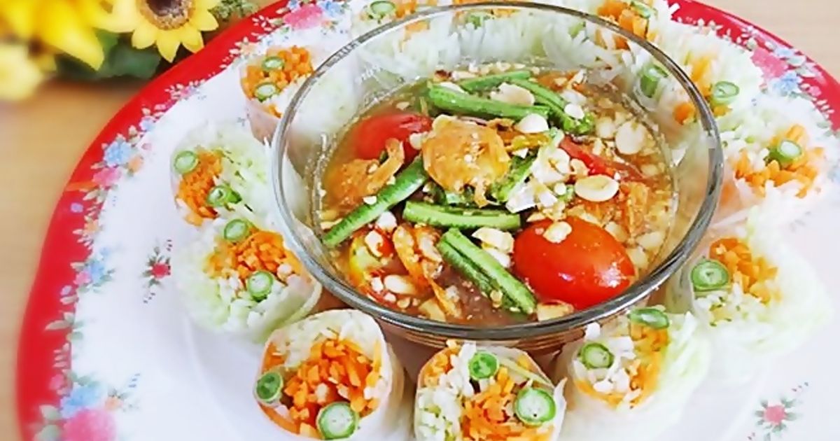 Som Tum Spring Rolls (Papaya Salad Spring Rolls) Recipe By Areerat Nernnam