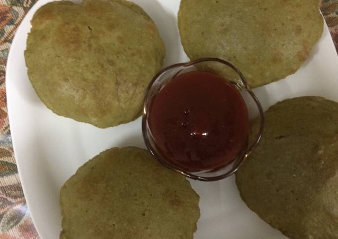 Paneer spinach poori Recipe by Rita Mehta ( Executive chef ) - Cookpad