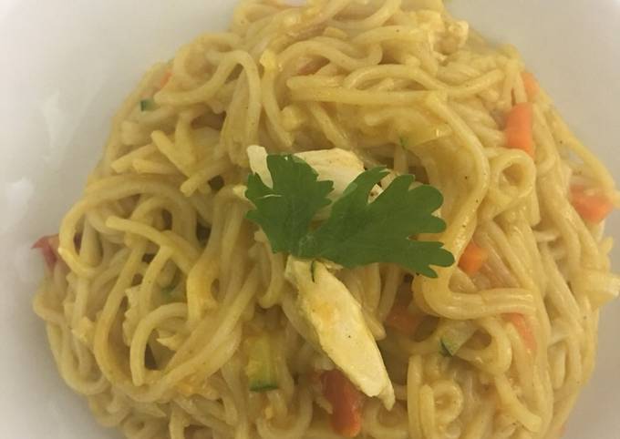 Noodles de pollo al curry Receta de Emy- Cookpad