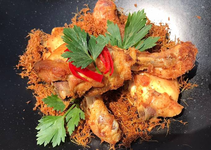 Resep Ayam goreng lengkuas oleh Aura Amalia - Cookpad
