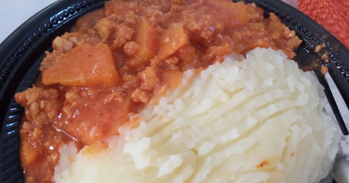 Pescado Molido Con Salsa De Tomate Verduras Y Puré De Papas Receta de ...